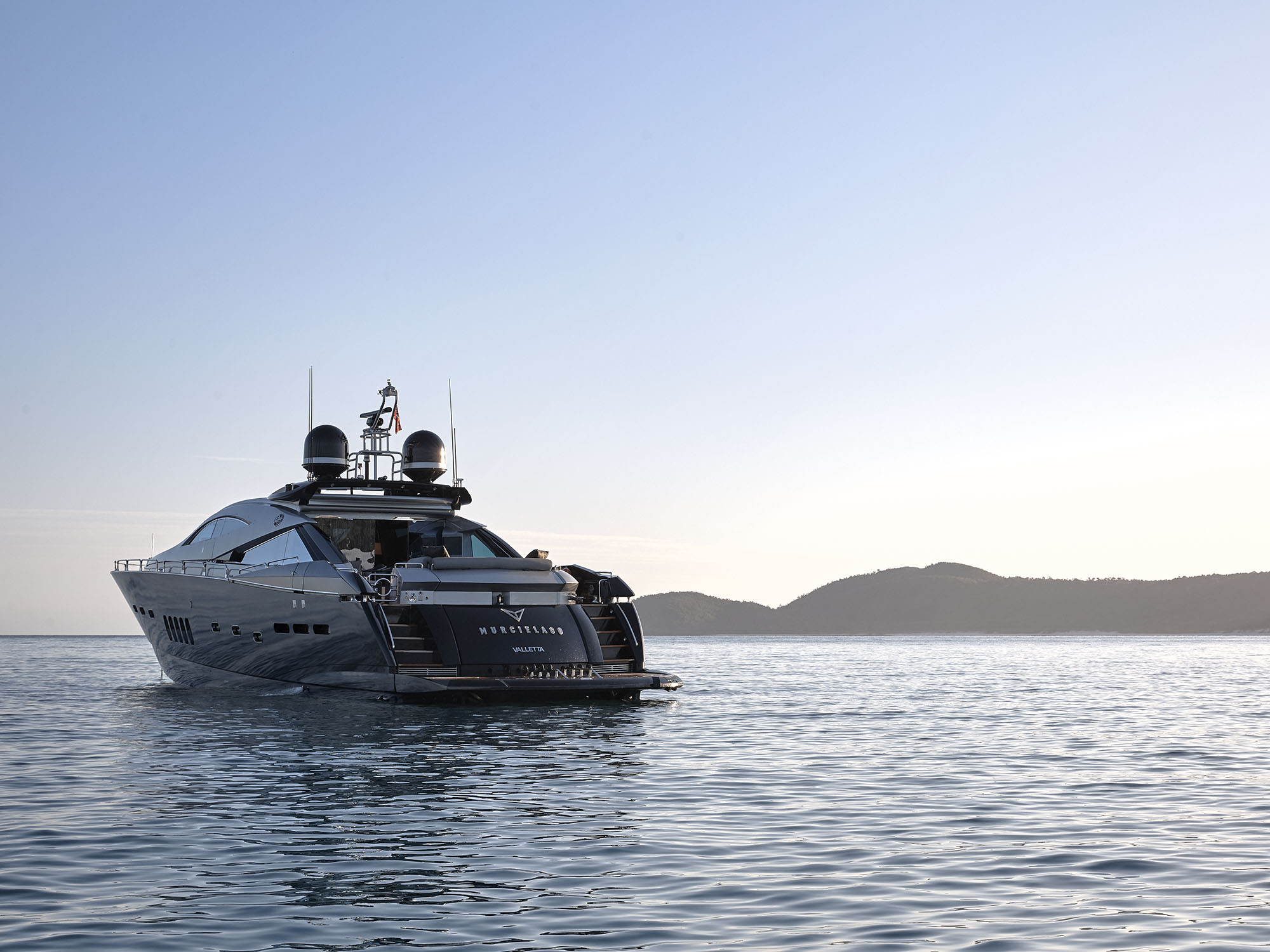 M.Y. Murcielago I Hamilton Island Vacation